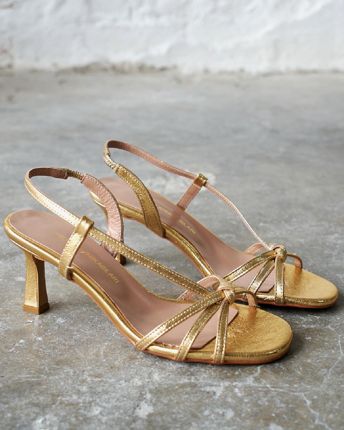 GARCY GOLD DERİ TOPUKLU AYAKKABI