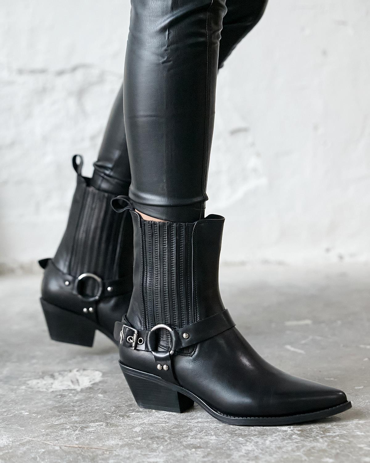 PELİNİNAYAKKABİLARİ