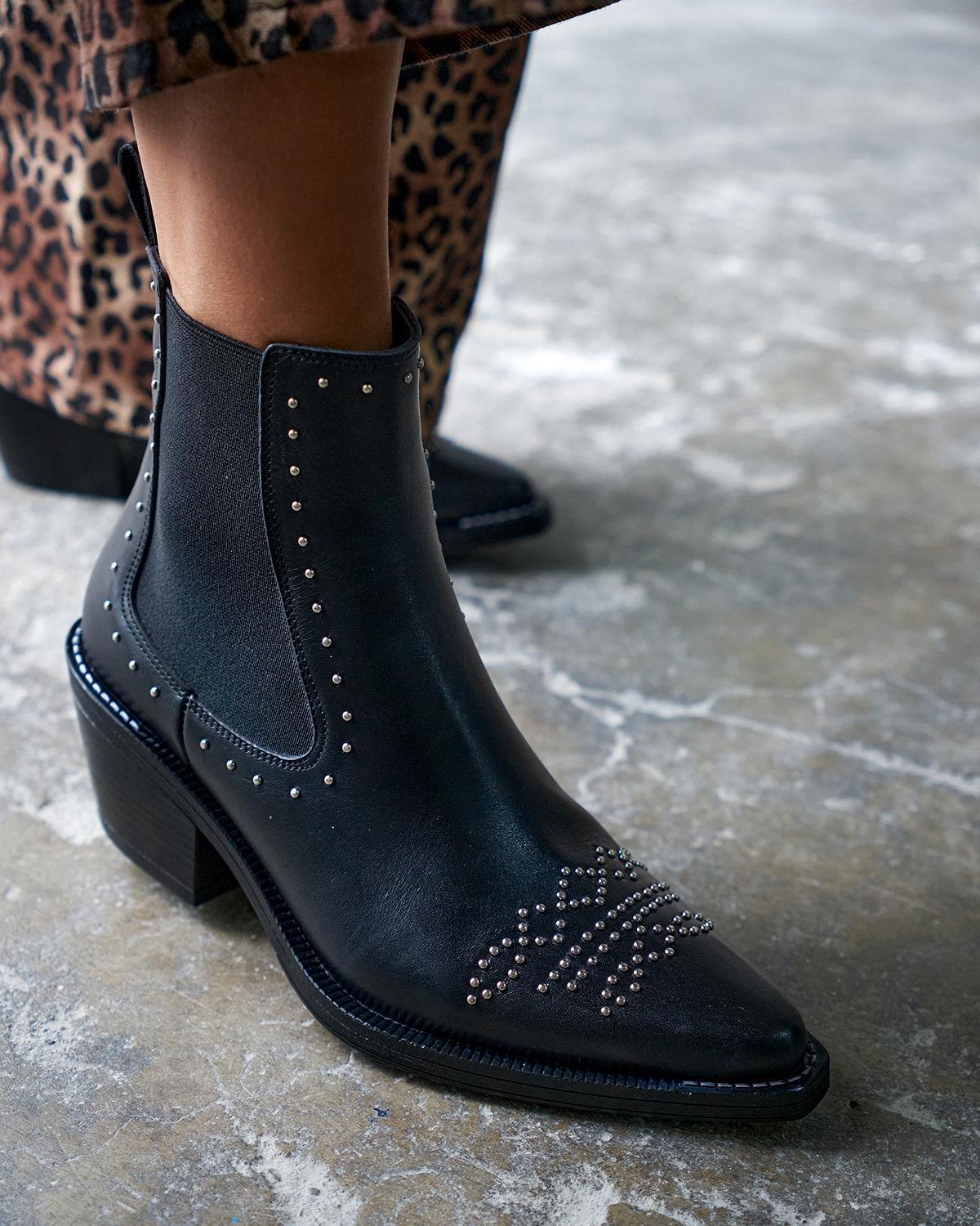 PELİNİNAYAKKABİLARİ