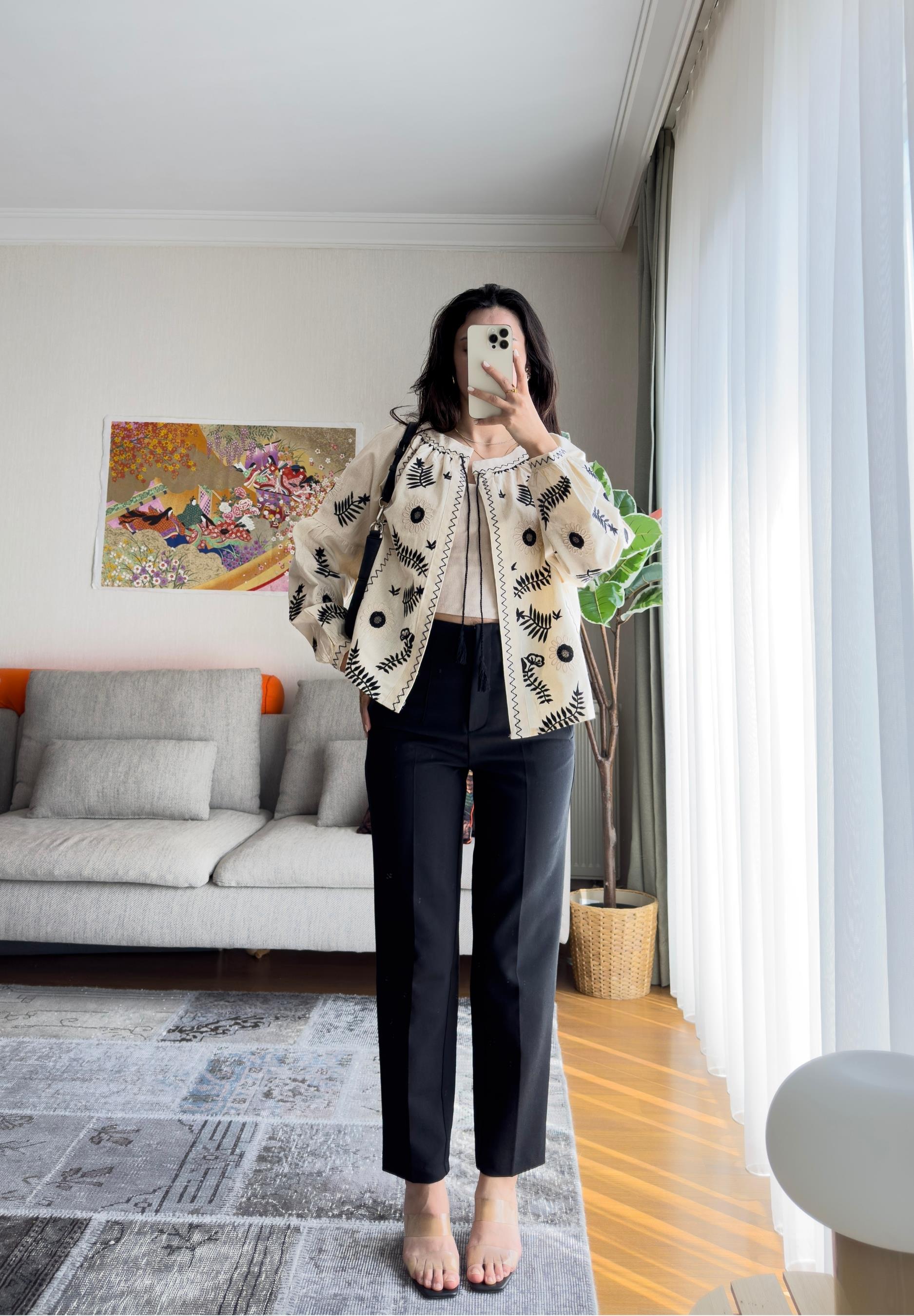 "Miyuko.co'da şık ve zarif nakışlı bluz modelleri seni bekliyor! Uzun ...