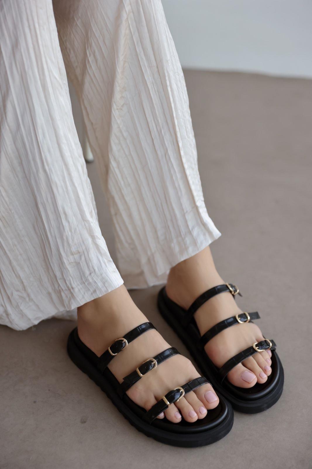 Lora Bant Detaylı Tokalı Kadın Terlik - SİYAH