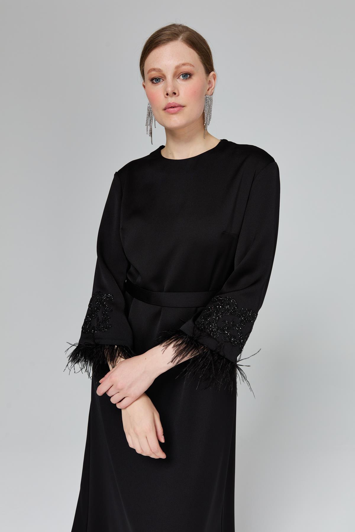 Tüy Detaylı Şık Elbise Siyah