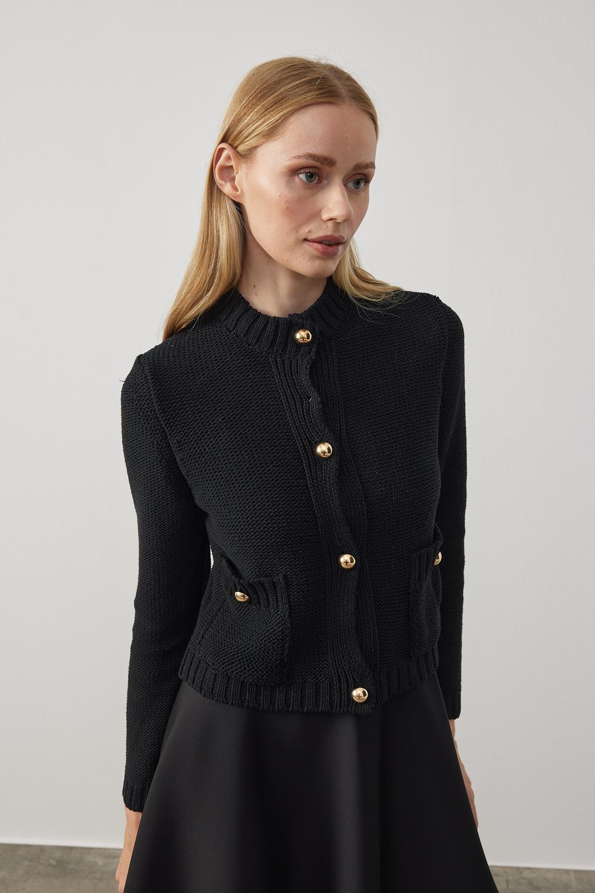 Karen Metal Düğmeli Cepli Hırka - Siyah