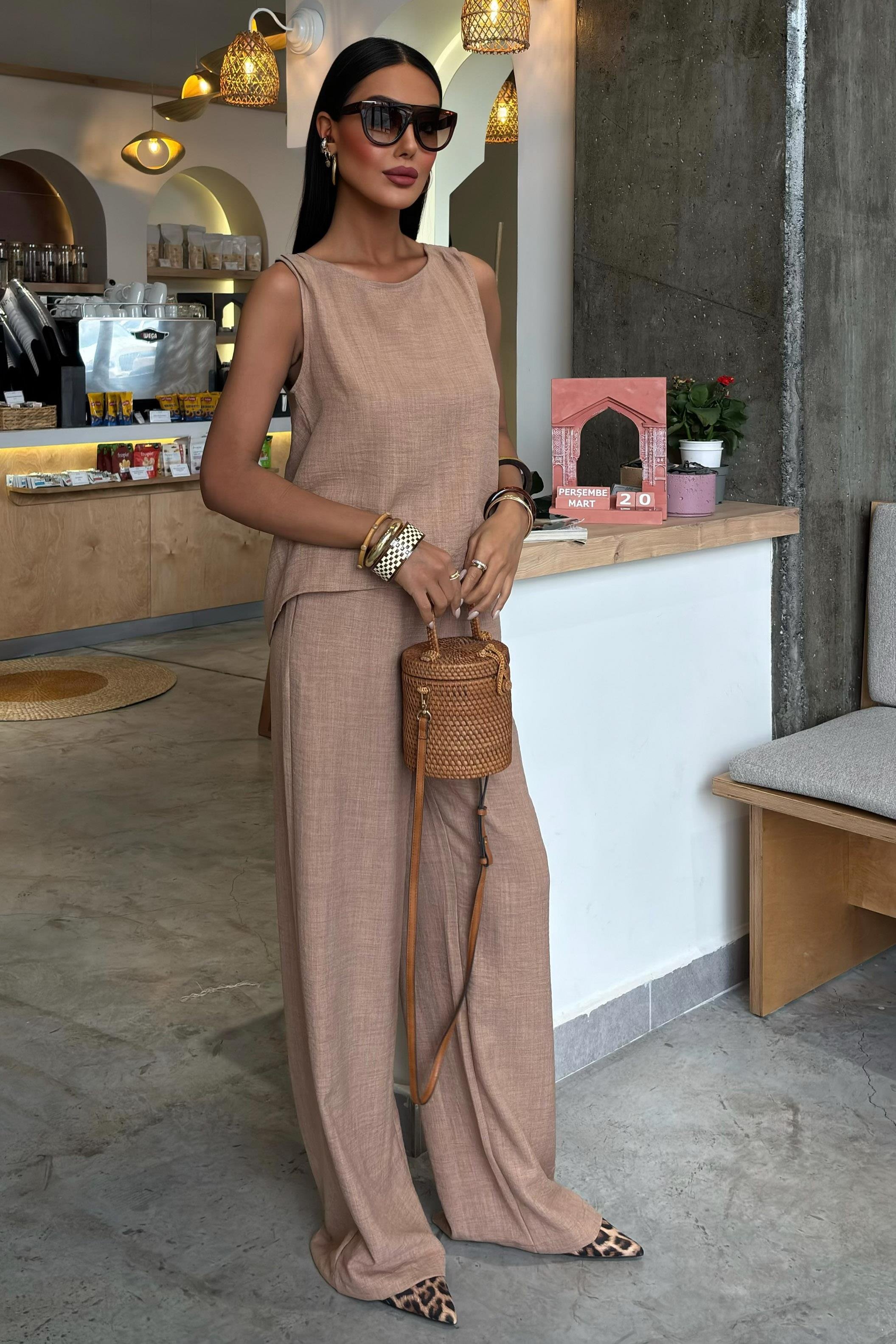 Comfortable Lace Backless Suit 10165