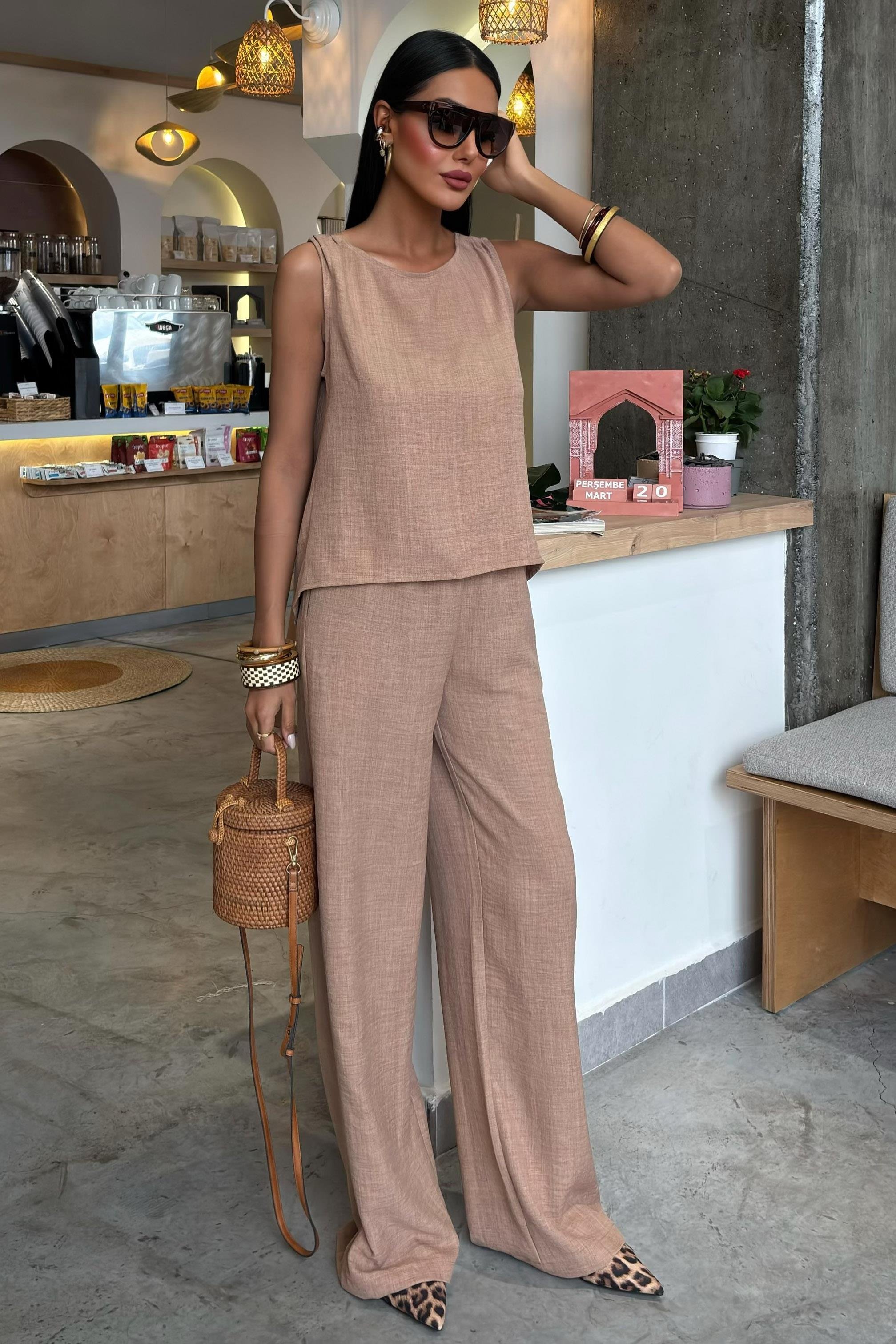 Comfortable Lace Backless Suit 10165