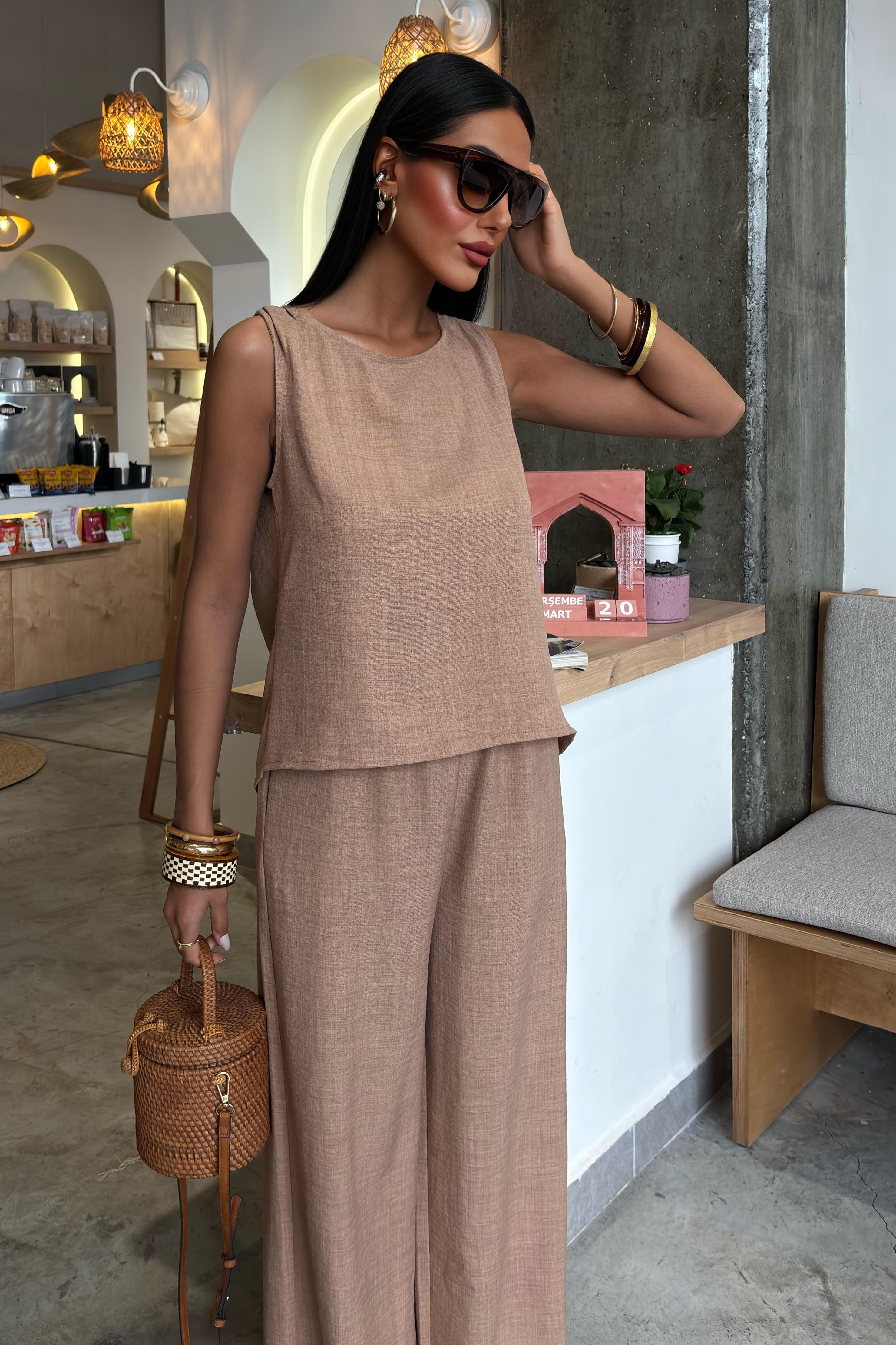 Comfortable Lace Backless Suit 10165