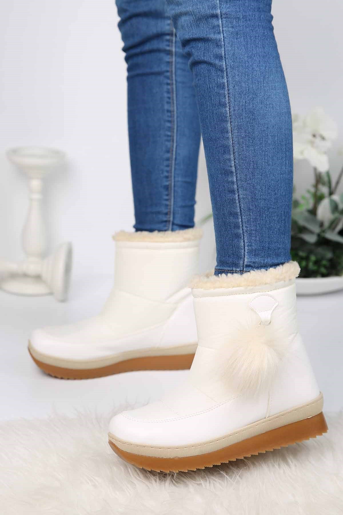 Bayan Bot - 0700 BEYAZ