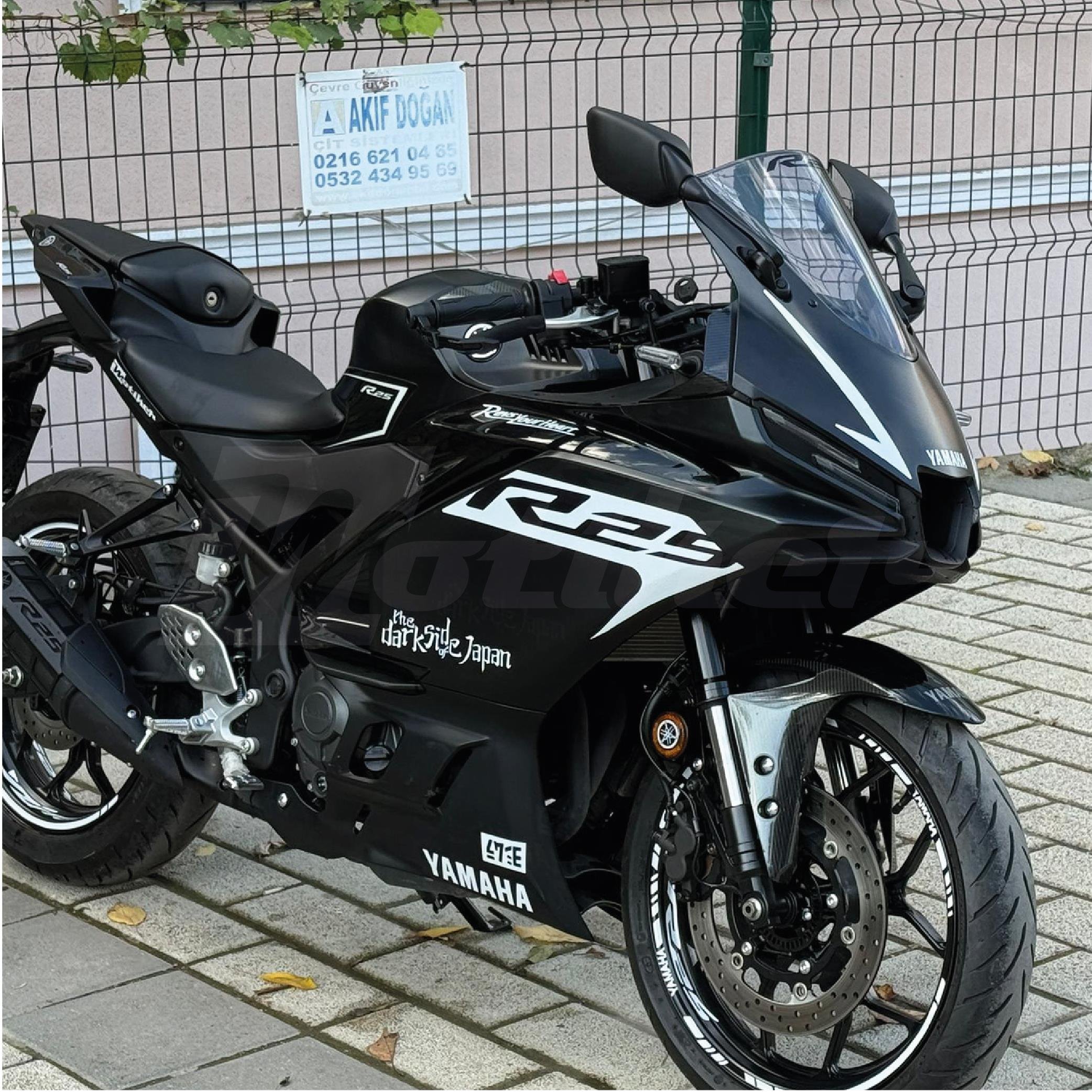 Yamaha YZF R25 2025 Model Beyaz Sticker Etiket Modeli