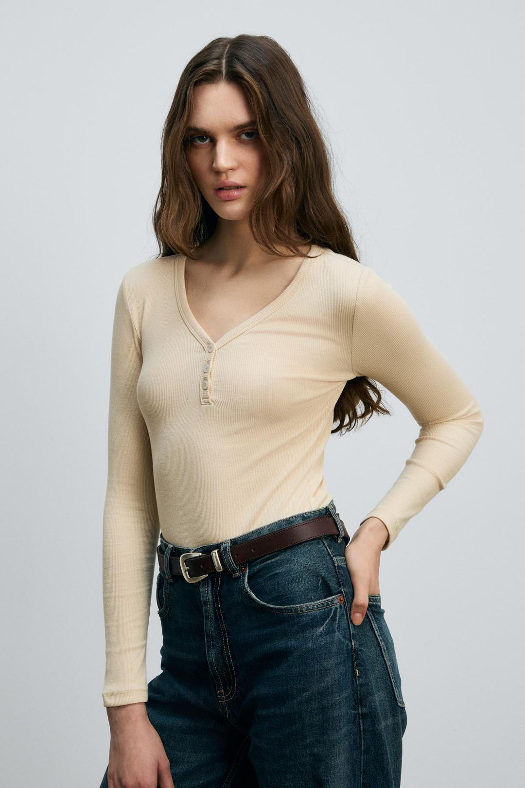 KALANI Kadın Uzun Kollu V Yaka Patlı Düğmeli Bej Body | Grimelange