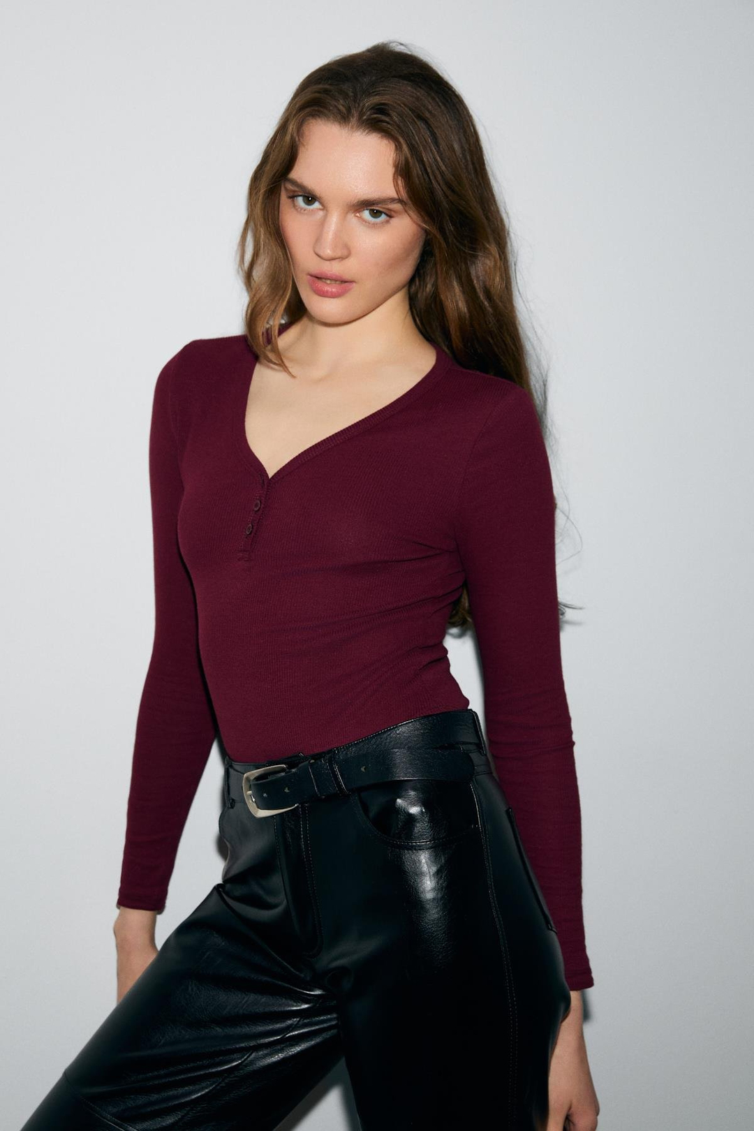 KALANI Kadın Uzun Kollu V Yaka Patlı Düğmeli Bordo Body | Grimelange