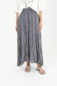 Parlak Kumaştan Kırışık Etek 18183 - Antrasit - Bilen Giyim