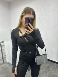 Siyah Pencere Detaylı Bluz | Ceyda Kırdemir