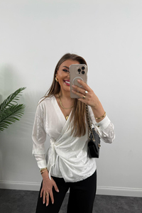 Lüx Kalite İpek Saten Leopar Jakarlı Kruvaze Bluz Ekru – Nişantaşı Butika’da