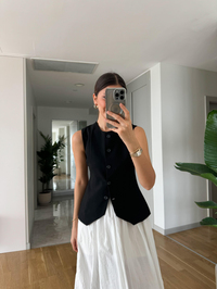 Yuvarlak Yaka Belden Oturan Yelek-Siyah | Butik Merve Aksoy